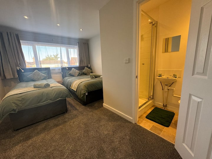 Stratton House*sleeps 13*6 Bedrooms*long Stay Disc - Swindon