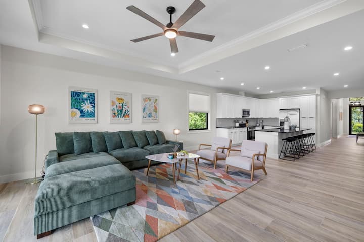 Naples Getaway By Beaches & Pickleball - Naples, FL