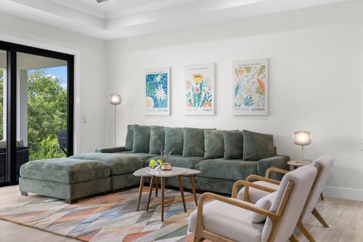 Stunning Escape Near Beach & Pickleball Courts. - Naples, FL