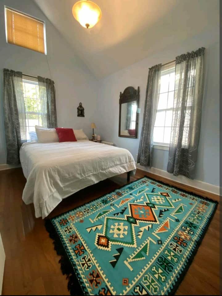 Blue Room, Just Off Main St, Walk To Train - Beacon, NY
