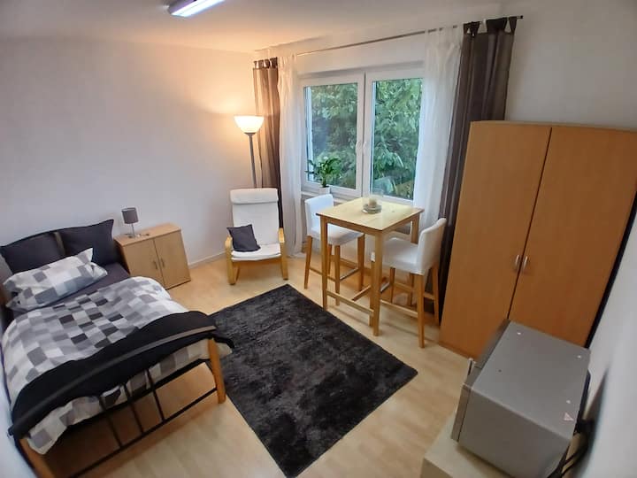 Helles Zimmer In Büroetage - Francoforte sul Meno, Germania
