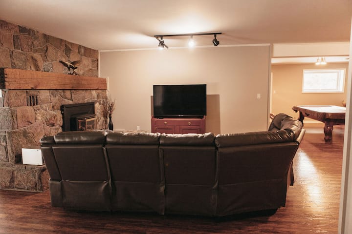 Lower Level Of Cottage On The River - Bracebridge
