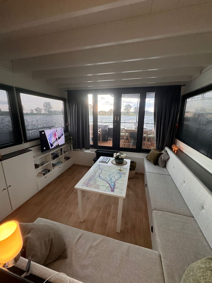Sail And Relax On A Luxury Houseboat! - Gorinchem