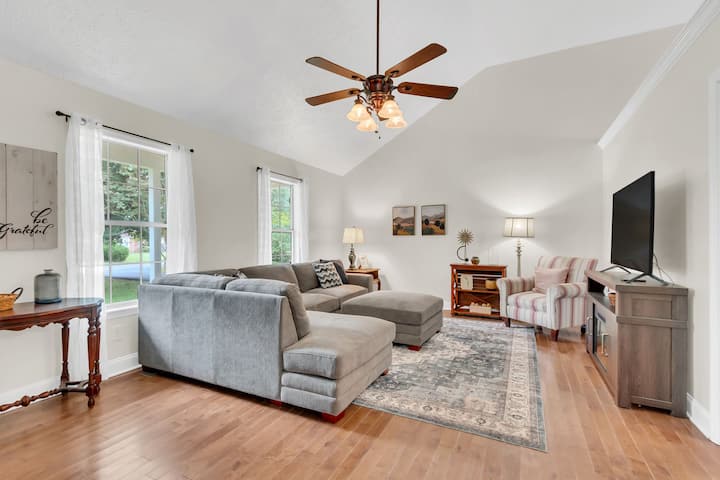 Clean 3br · Quiet Block · Backyard With Hoop - Splash Pad, Spring Hill