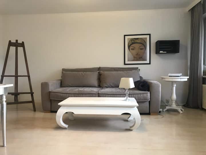 2 Zimmer Wohnung Mit Balkon - Moosach