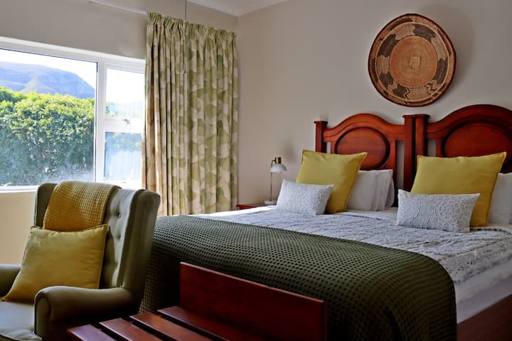 Hibiscus Suite - Wholeness Accommodation - Hermanus