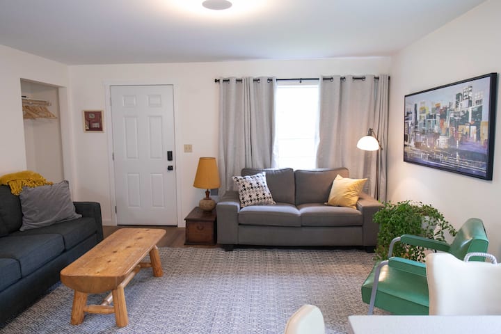 Newly Renovated House - Bedroom With Private Bath - Williams Lake