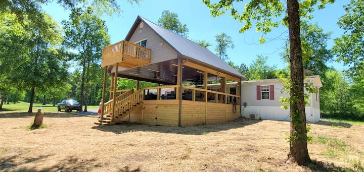 Lake Front Home With Huge Porch! - Decatur, TN