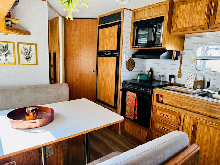 Homestead Haven - Cozy Camper - Wisconsin