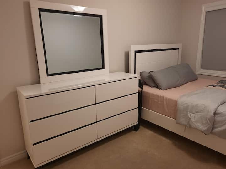 Private Room In Barrhaven On - 渥太華