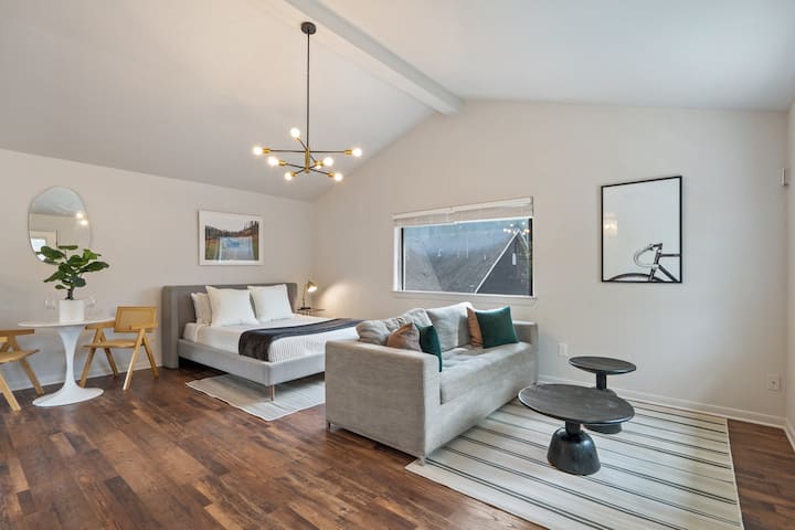 Oak Lawn Heights Modern Studio! Amazing Location! - Dallas, TX