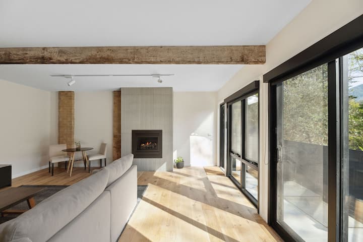 Station Hideaway - Private Spa & Mountain Views - Warburton