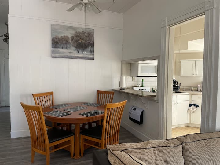 Spacious Victorian Apt-stockton - Stockton, CA