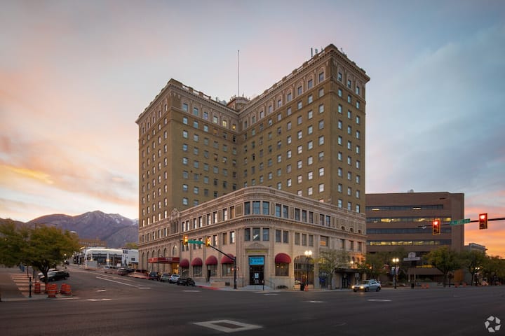 Bigelow's Famous 1102 - Ogden, UT