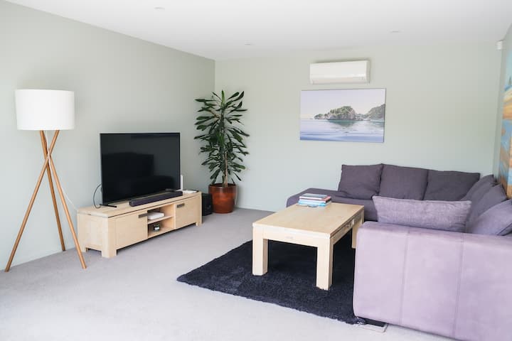Charming Town House 10 Min From Ferry - Wellington