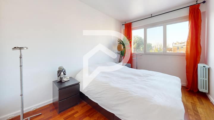 Location D'une Jolie Chambre - Saint-Germain-en-Laye