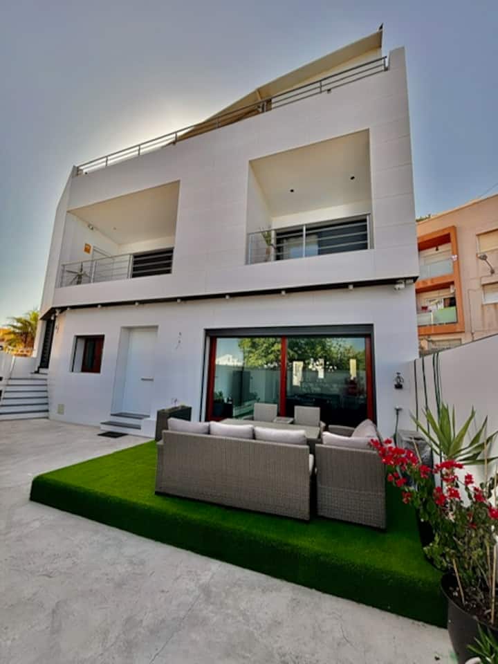 Vila Lova - Roquetas de Mar