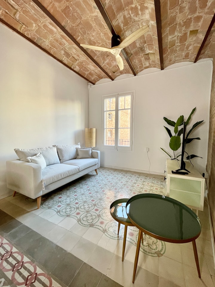 Superbe 4 Chambres Avec Balcons à Poblesec - Barcelona