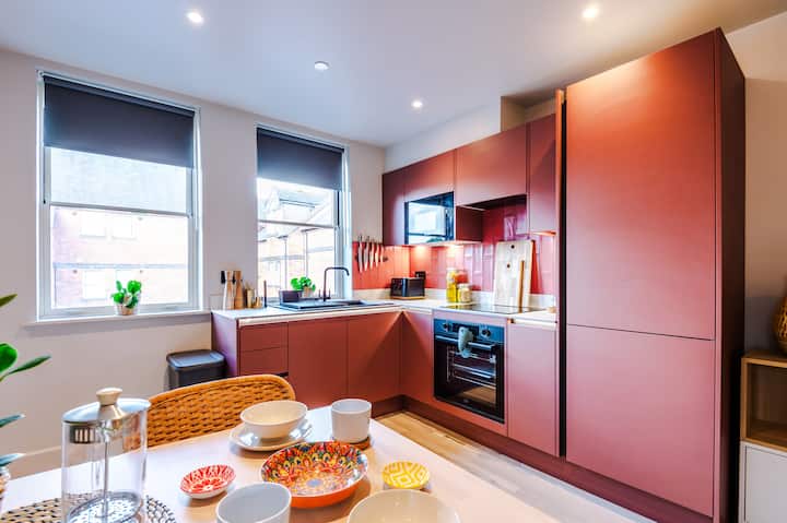 Luxury 2b City Centre Apartment / Private Parking - Chester, UK