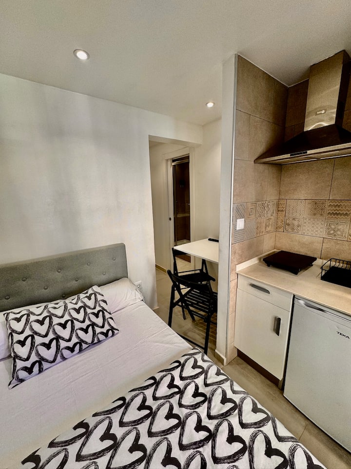 1 Loft With Kitchen! Private Bath Front Metro E7 - L'Hospitalet de Llobregat