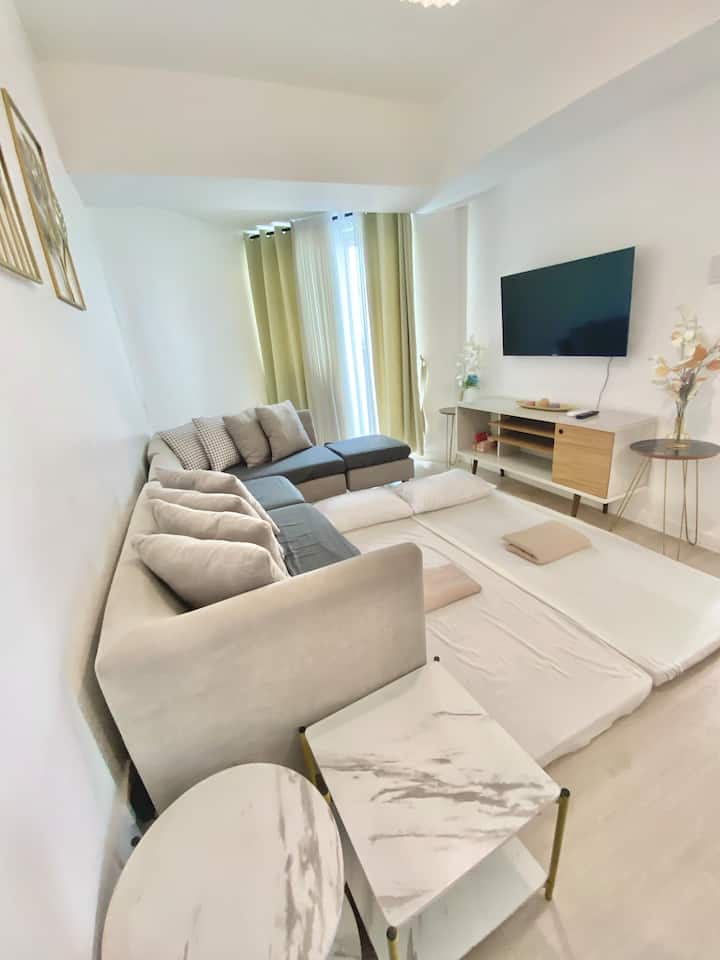 Panoramic Sunset Escape | Own Living Room | Pet Ok - Bacolor