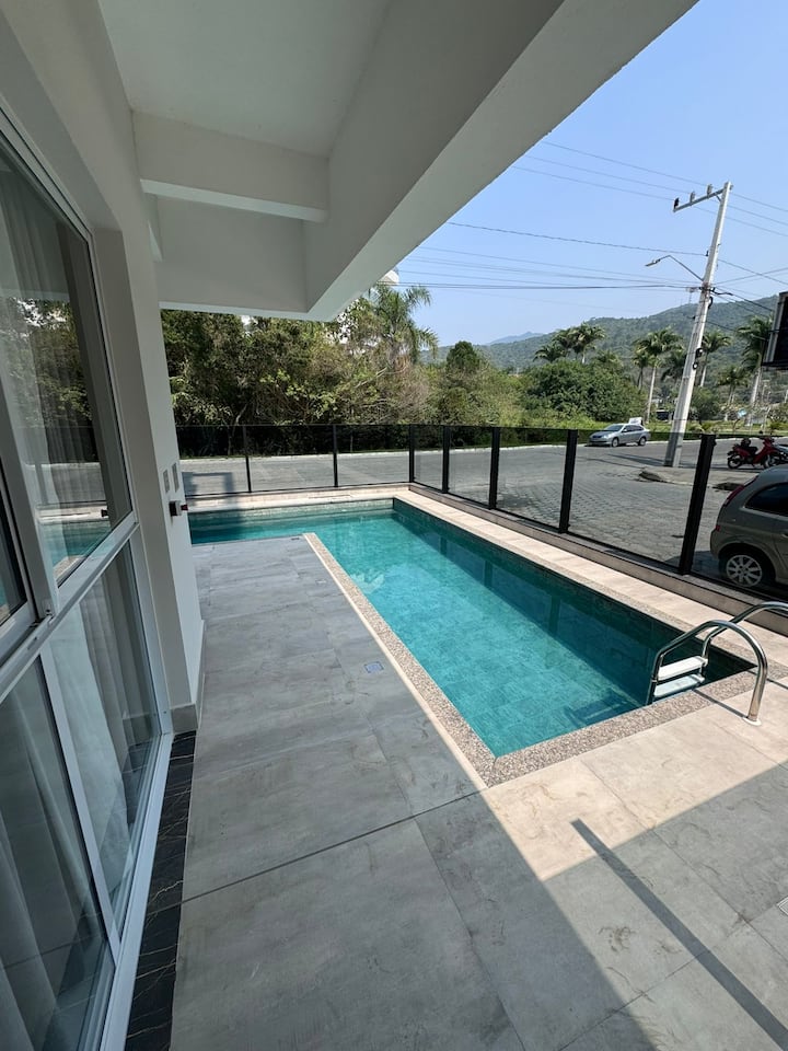 Apto 2 Quartos (206) - Piscina No Prédio - Governador Celso Ramos