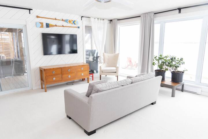 Huyck's Bay Waterfront Cottage: Perfect Pec Rental - Prince Edward