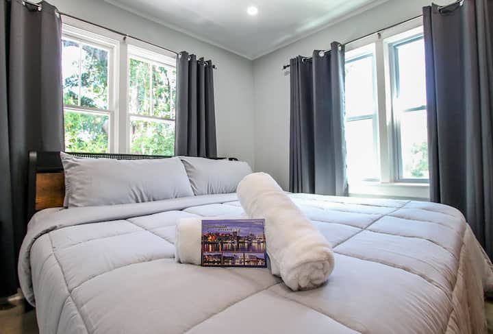 Midtown Delight | Charming 2br Home - Savannah, GA