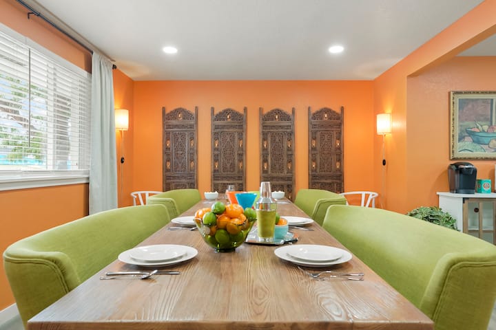 Artsy 5 Br Home W/ Hot-tub + Arcade + Games + More - Denver, CO