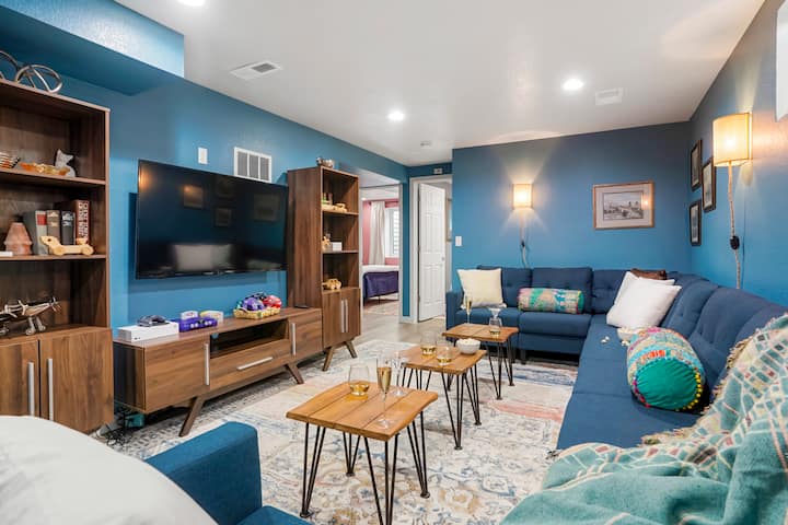 Artsy 5 Br Home W/ Hot-tub + Arcade + Games + More - Westminster, CO