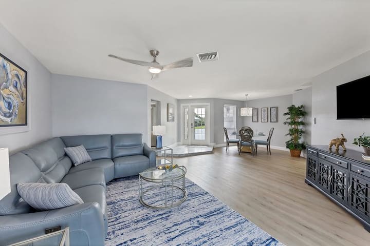 Remodeled Waterfront Home: Heated Pool &Spa - Punta Gorda, FL