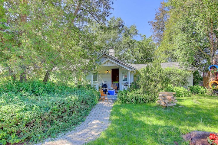2 Bedroom Lakeside Cottage - Georgina