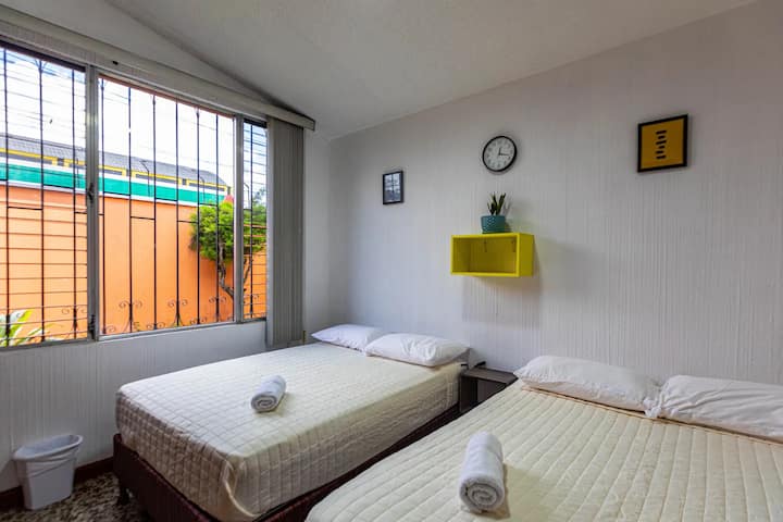 Dos Habitaciones Con Baño Y Parqueo En Zona 9 - Guatemala