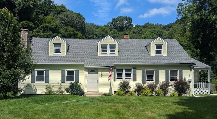 Gather With Loved Ones In This Early American Home - Bethel, CT