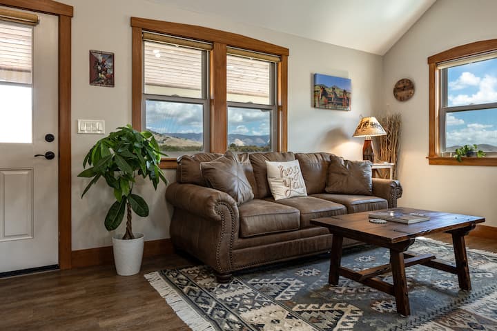 Ranch House With Beautiful Views - Montana