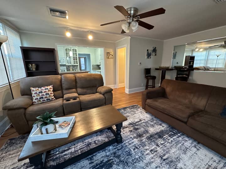 Beautiful Home In Old Jefferson - Metairie, LA