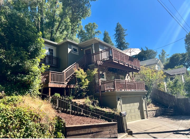 Great Getaway In Deer Park Woods - Novato, CA
