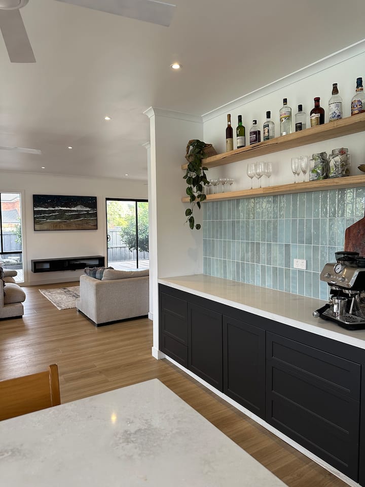 Spacious 5 Bedroom Retreat/pool - Mornington