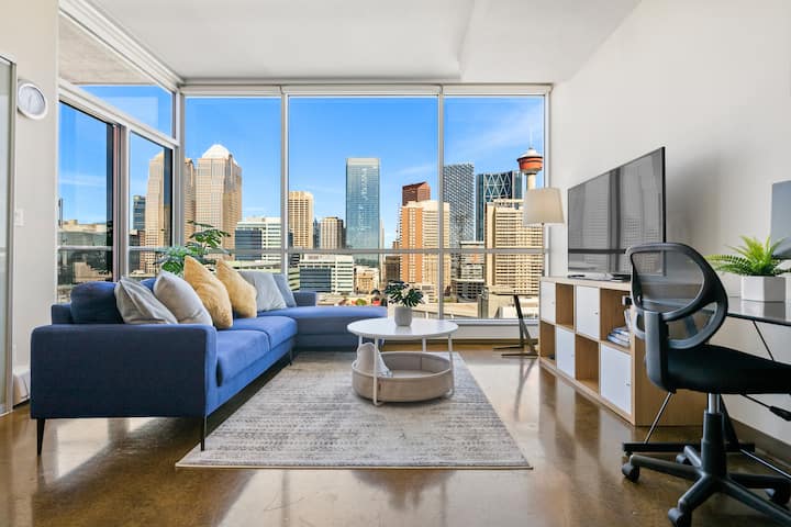 Trendy & Bright | Brilliant Views | Free Parking! - Calgary