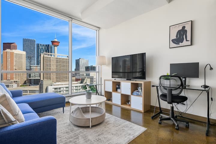 Trendy & Bright | Brilliant Views | Free Parking! - Wilder Institute/Calgary Zoo
