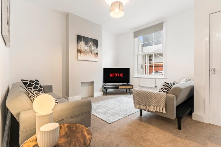 2 Bedroom House | Sleeps 4 | Free Parking - Redcar