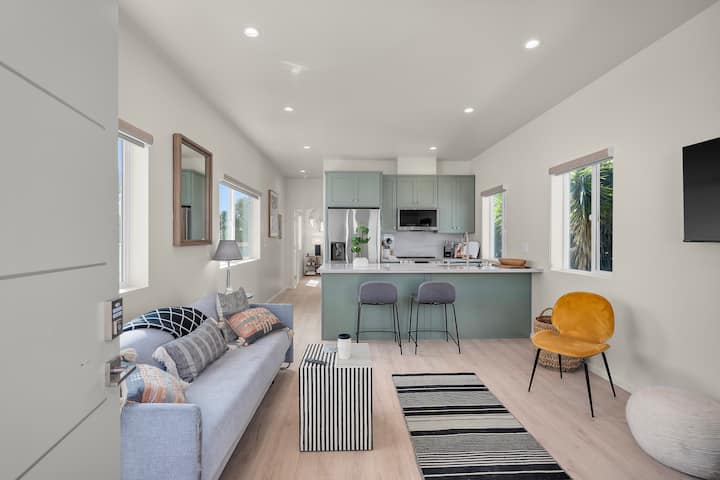 Modern One-bedroom Flat - West Hollywood, CA
