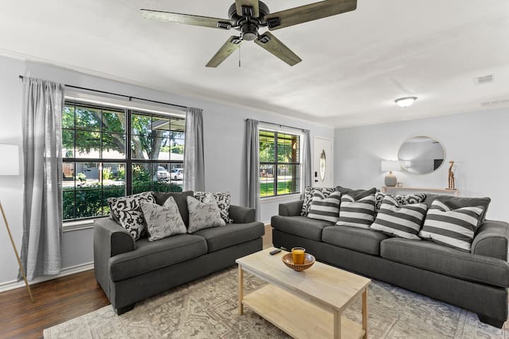 3-bed 2-bath Home In Grapevine - Grapevine, TX