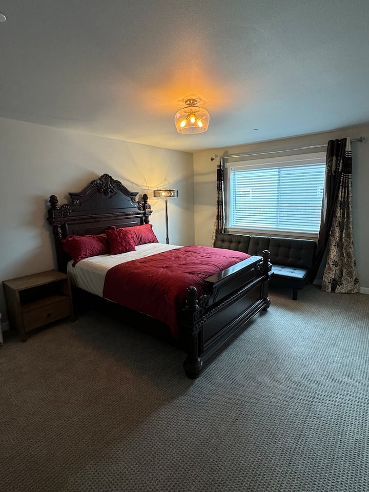 Cozy Master Bedroom - Tacoma, WA