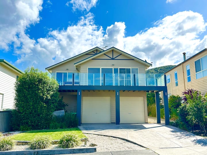 Spacious Seaside Escape - Apollo Bay
