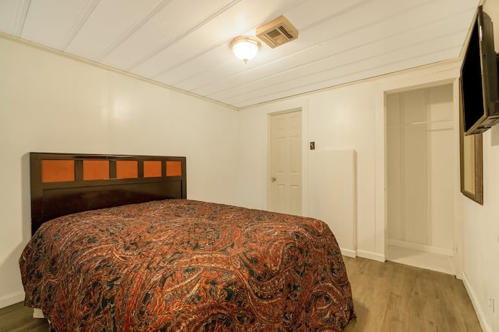 King Bed Smoking | Budget Inn - Palestine, TX
