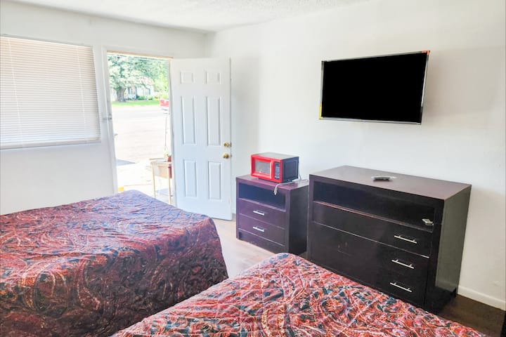 2 Full Beds Non-smoking | Budget Inn - Palestine, TX
