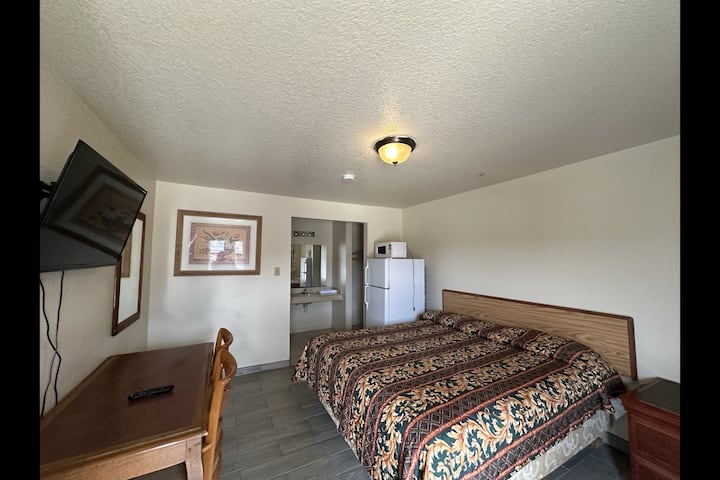 Queen Bed | Travel Inn By Oyo - Galveston, TX