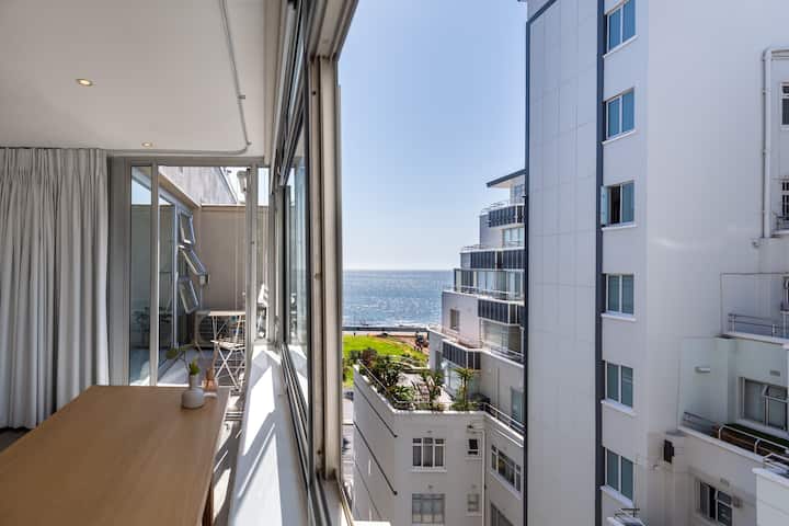 Luxury I 2 Bed I Ocean Views I Sea Point Promenade - Camps Bay