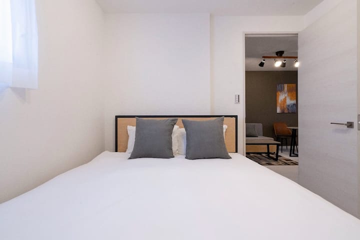 No Elevator/7 Min. Walk To Nearest Sta. /A02 - Osaka